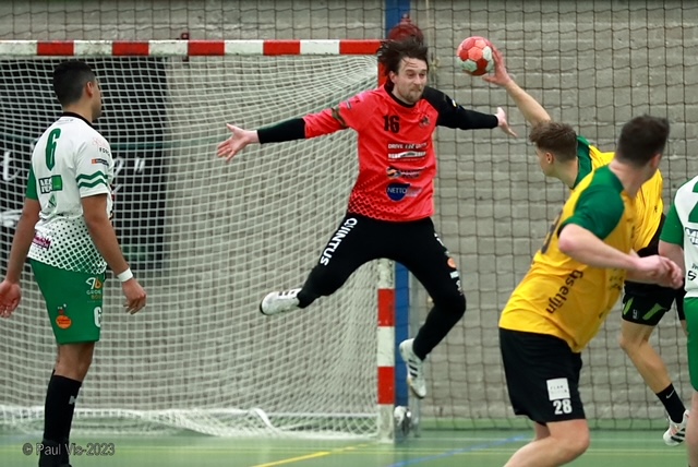 QUINTUS BLIJFT IN DE RACE VOOR DE TITEL DANKZIJ DEGELIJKE OVERWINNING ...
